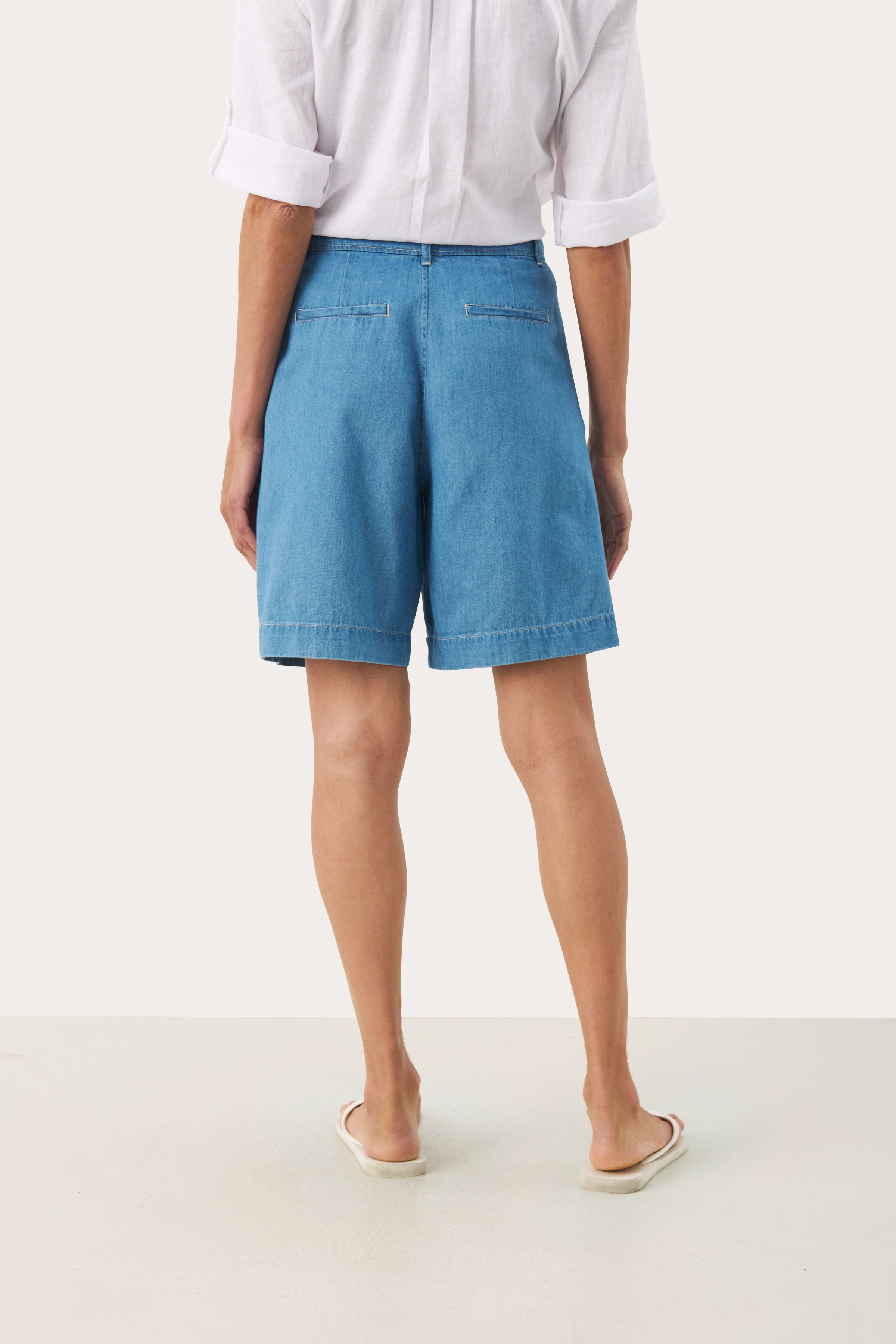 Regina Short – Le basement